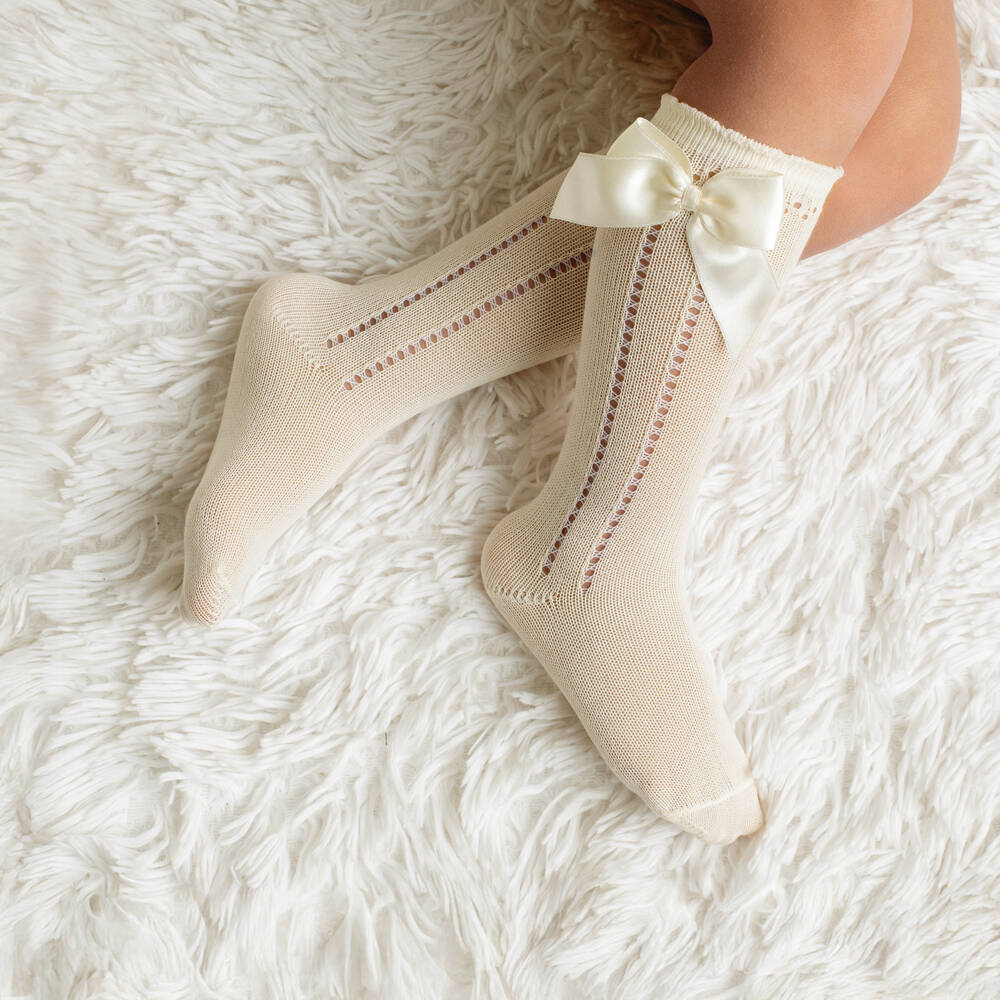 Meia Pata - Girls Ivory Knee High Socks with Satin Bows | Childrensalon