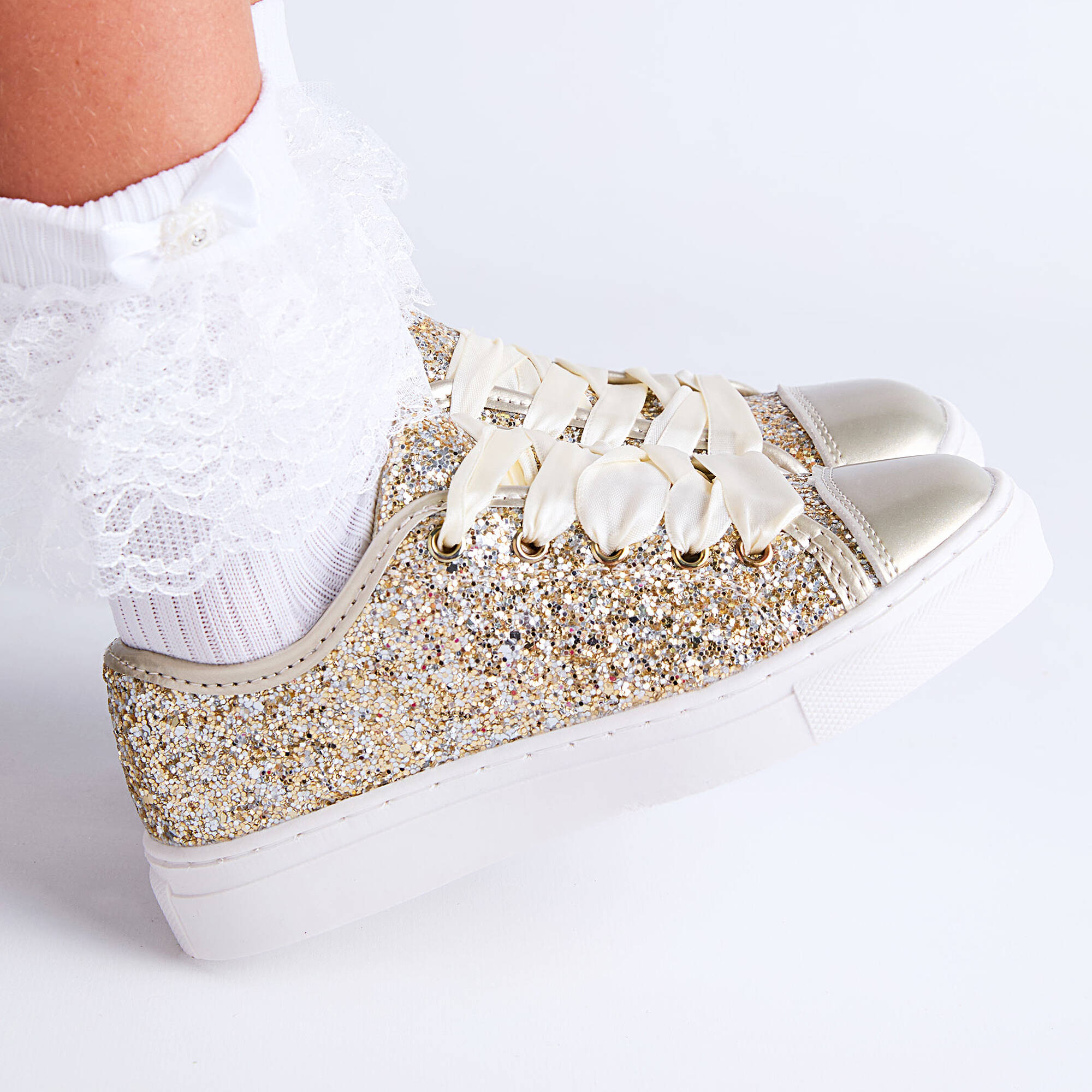 Sevva - Girls Gold Glitter Lace-Up Trainers | Childrensalon